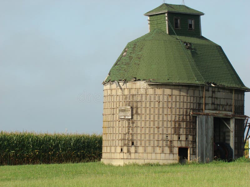 Round corn crib barn stock photo. Image of weathered - 47750432