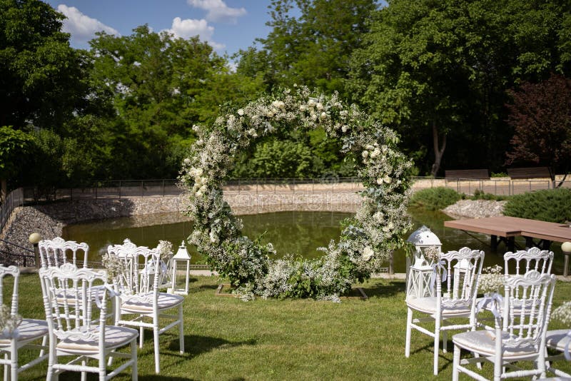 Round Flower Arch. Circle Wedding Ceremony Arch. Trend. Outside ...
