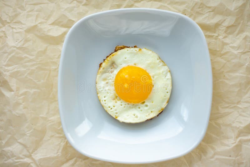 Round Fried Egg In The Plate Stock Image - Image of nutrient, breakfast ...