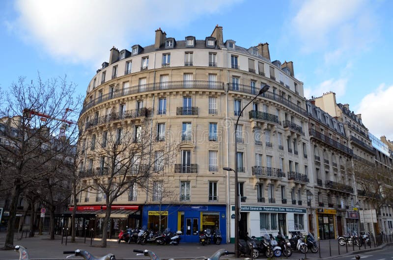 Round house in Paris editorial photography. Image of europe - 36589917