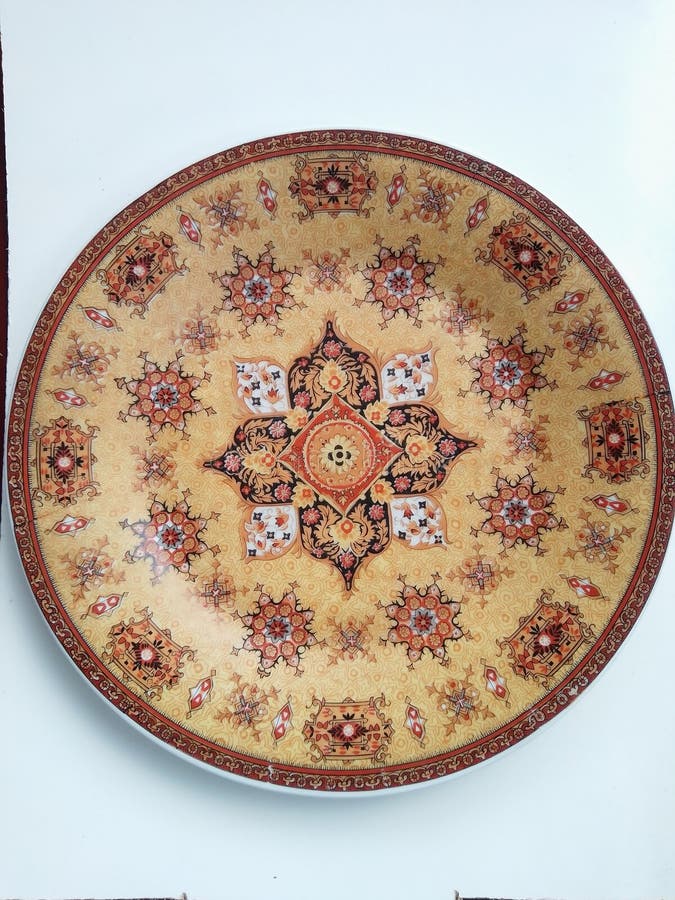 Round Plate with Flower Pattern and Leaf Stock Image - Image of leaf ...