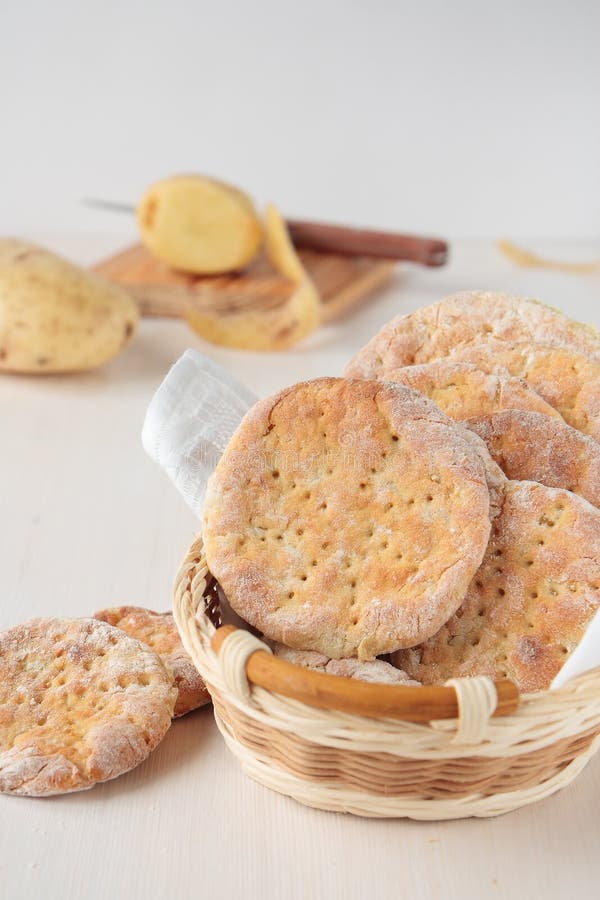 Round Potato Flat Bread in Basket Stock Photo - Image of food, cooking ...