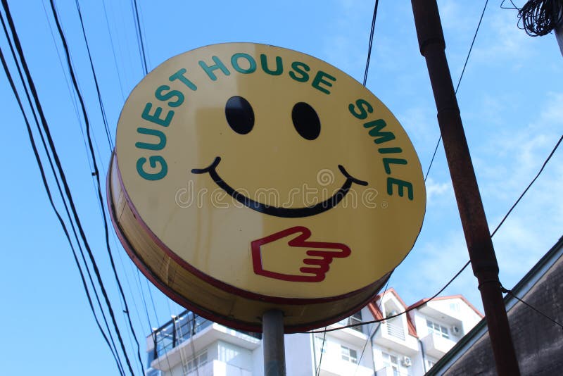 Round Smiling Smiley with a Pointer Where the Hotel is Located Stock ...