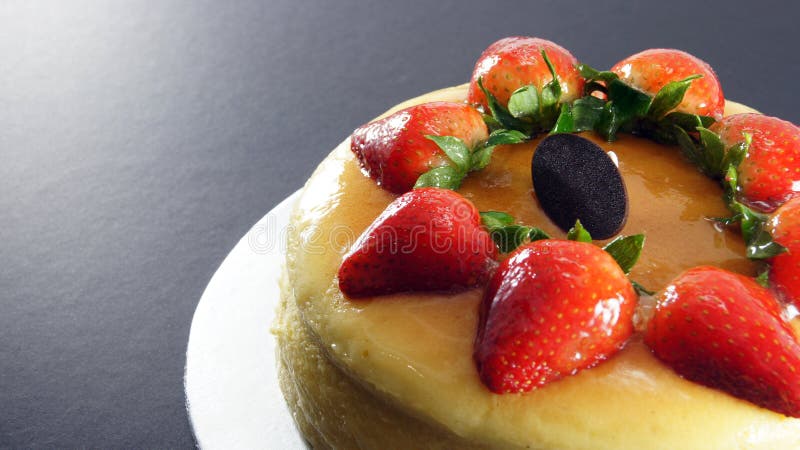 A Round Strawberry Cake stock image. Image of food, baking - 27846381