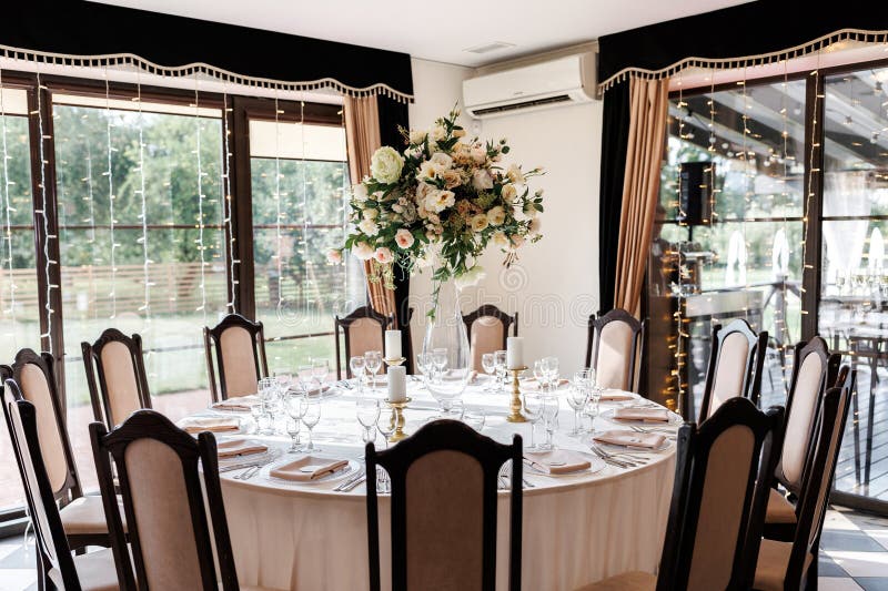 Round table setting stock image. Image of hall, serving - 314979321