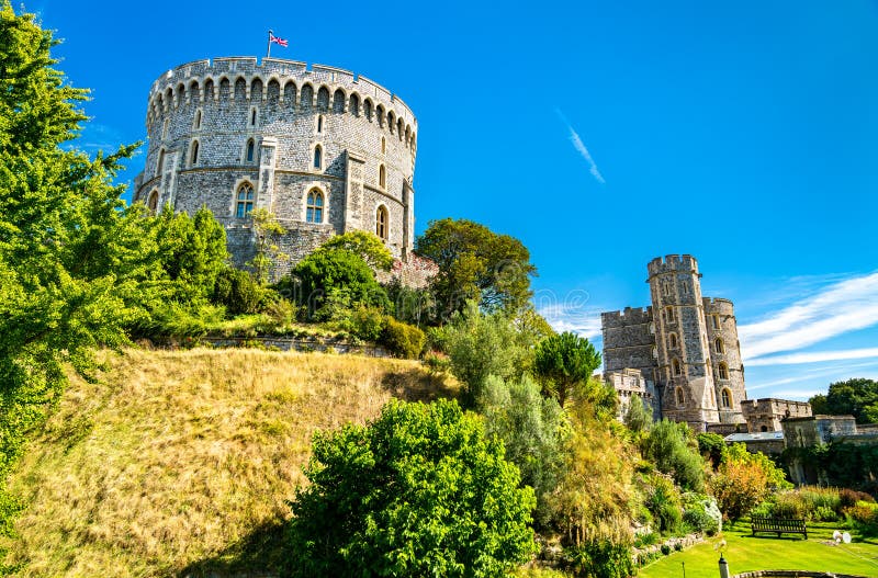 The Round Tower at Windsor Castle in England Stock Photo - Image of ...