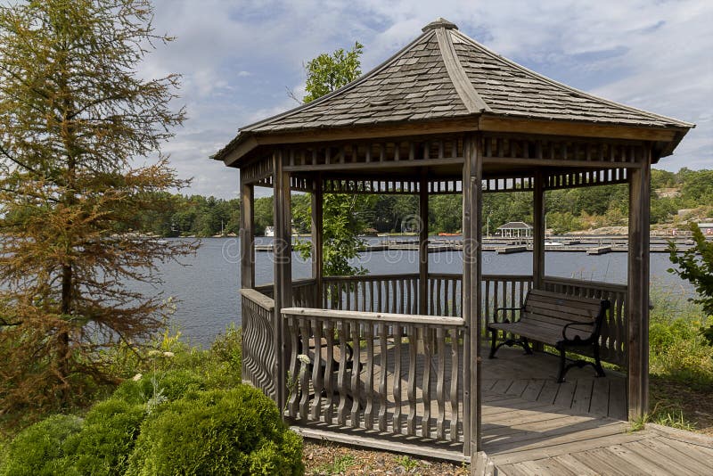 Roundabout in Muskoka lake stock photo. Image of outdoors - 26243292