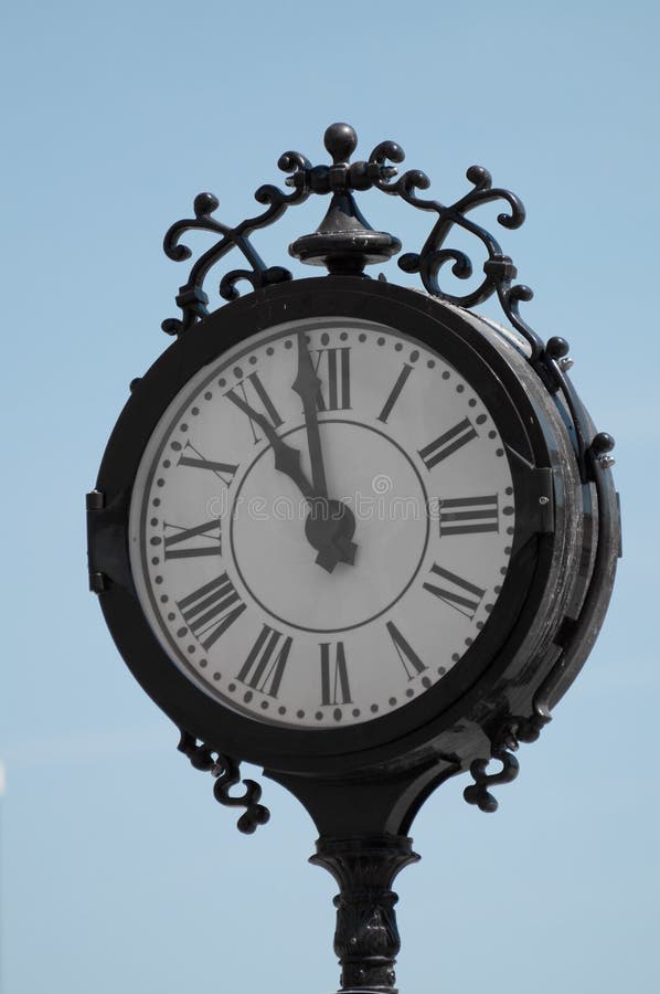 Rounded Black Edges Elegant Watch Stock Photo - Image of outdoors, face ...