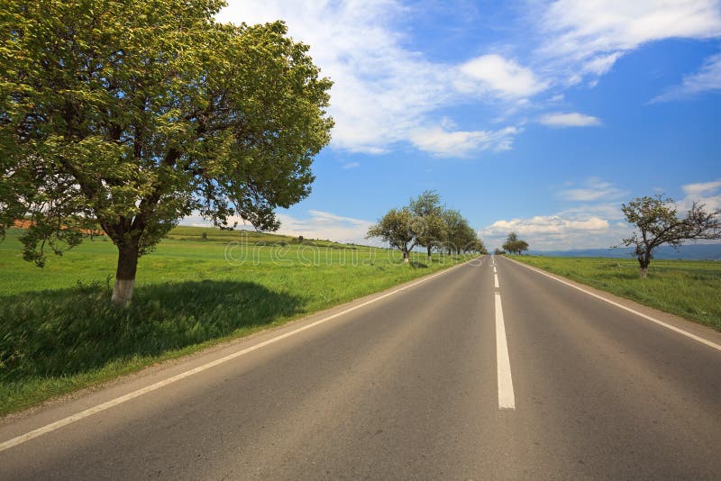 Route de campagne image stock. Image du long, chaud, voie - 15022699