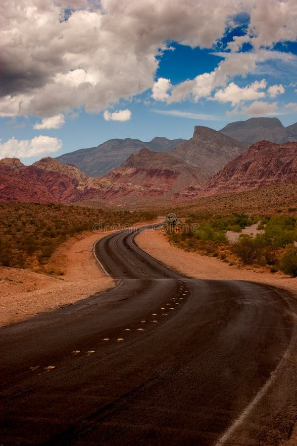 Route de désert image stock. Image du route, ciel, lecteur - 11110685