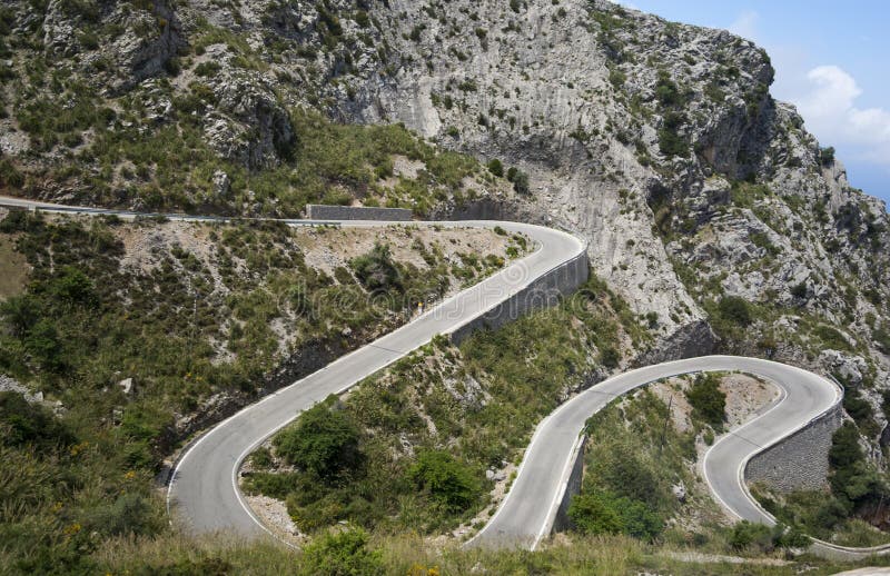 Route de montagne photo stock. Image du serra, panoramique - 37606408