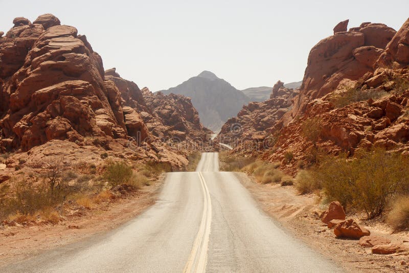 Route De Roulement Par Les Gorges Rouges De Roche Photo stock - Image ...