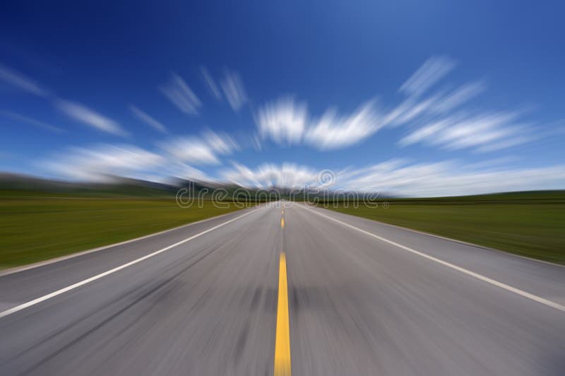 Route Droite Sous Le Ciel Bleu Image stock - Image du endless, rapide ...