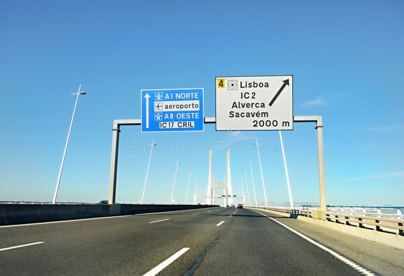 Panneaux routiers Portugal photo éditorial. Image du navigation - 83048291