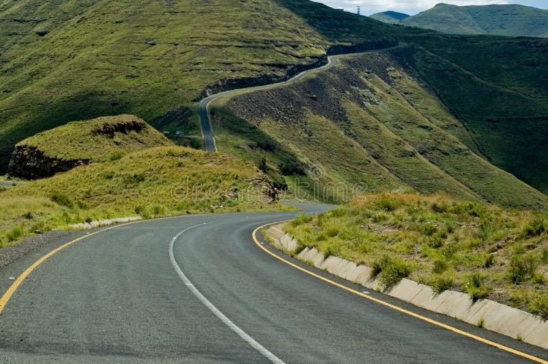 Route Mapholaneng Du Lesotho Photo stock - Image du développement ...