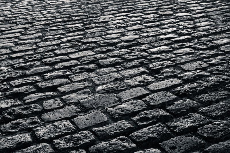 Route Pavée Avec Des Pierres De Silex Image stock - Image du caillou ...