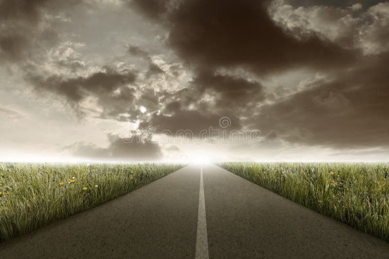 Route Rectiligne Entre Le Pré Illustration Stock - Illustration du ...