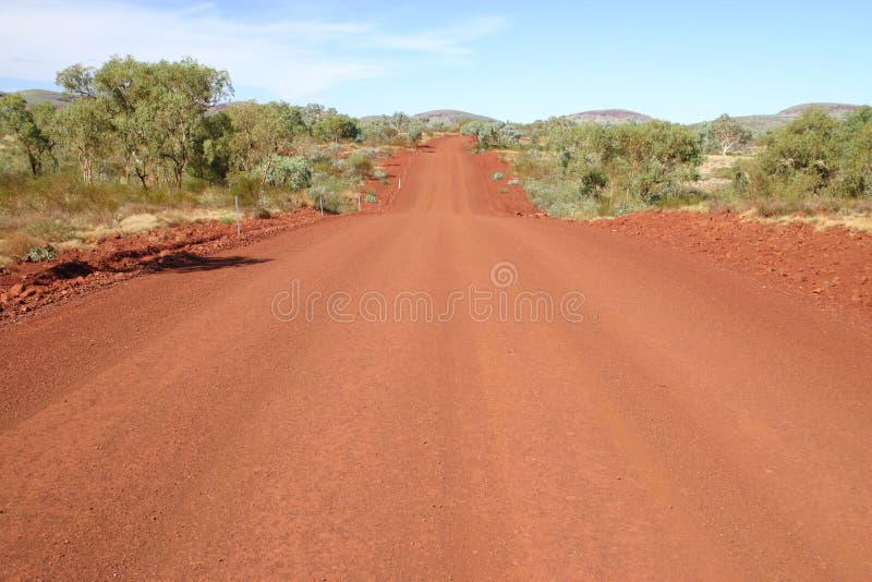 Route rouge de gravier image stock. Image of large, jour - 4375951