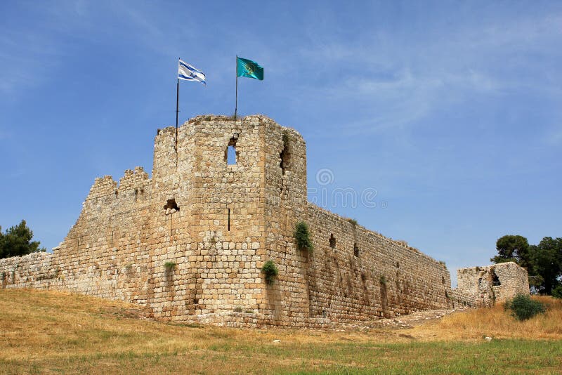 Rovine Del Castello Dei Crociati Fotografia Stock - Immagine di verde ...