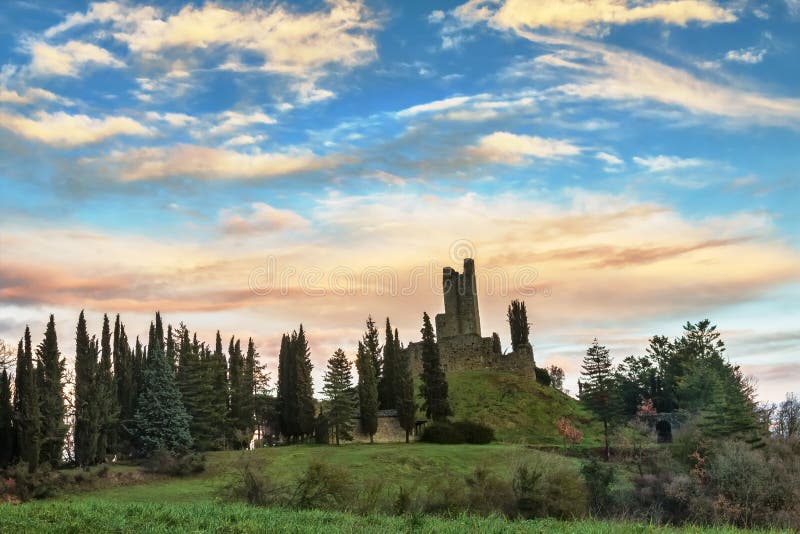 Rovine Del Castello Di Romena Fotografia Stock - Immagine di paesaggio ...