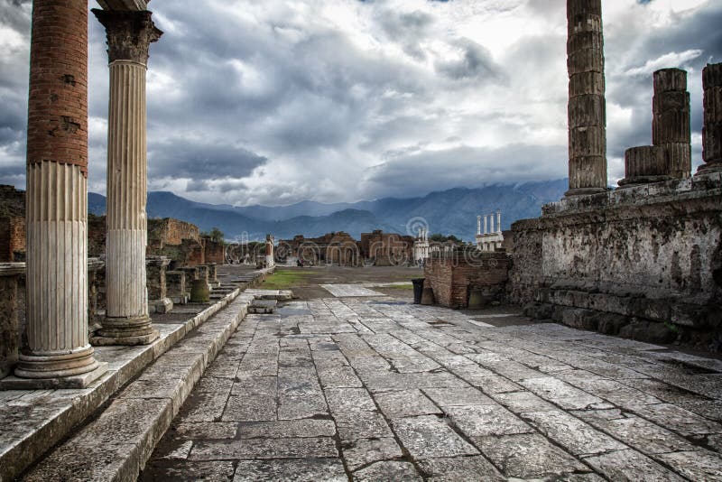 Rovine di Pompei, Italia immagine stock. Immagine di cielo - 28205249