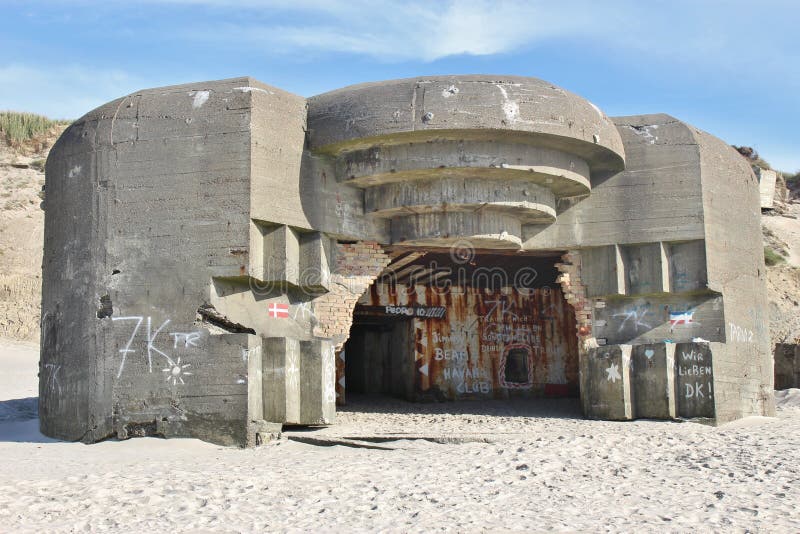 Rovine Di Una Fortezza Di Bunker Nei Pressi Di Riva Del Garda, Italia ...