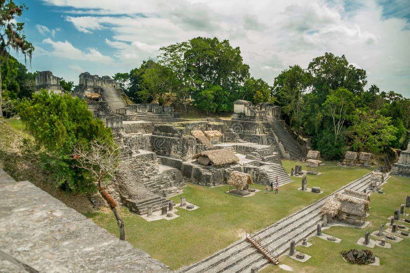 Rovine Maya Di Tikal Nel Guatemala Fotografia Stock - Immagine di ...