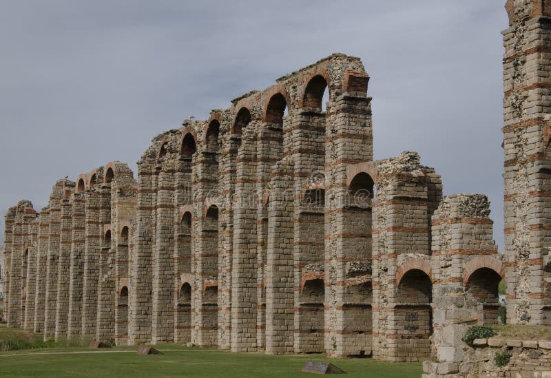 Rovine Romane Dell'aquedotto, Merida, Spagna Immagine Stock - Immagine ...