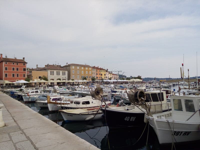 Rovingo редакционное стоковое фото. изображение насчитывающей вода ...