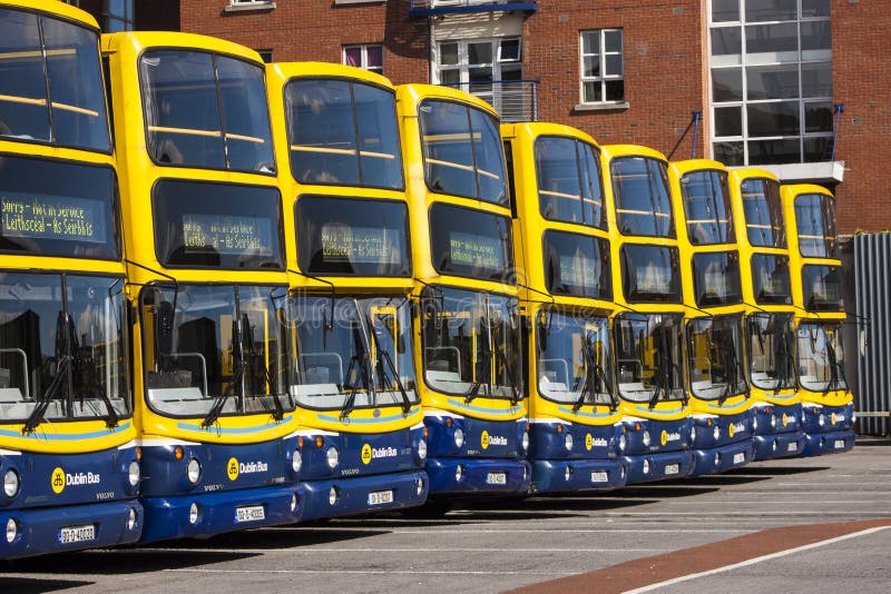 Row of Yellow Buses editorial stock image. Image of holiday - 32319669