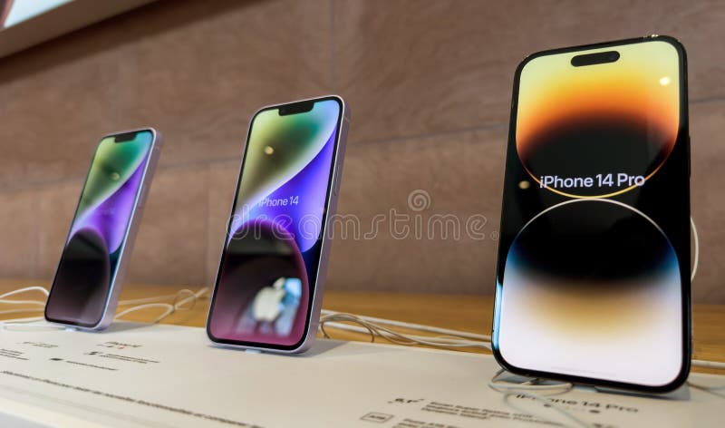 In a Row Hero Objects the Apple Computers IPhone 14, 14 Pro, Pr ...