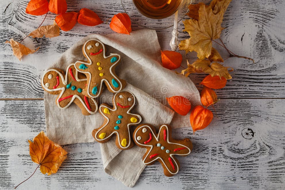 Row of Homemade Gingerbread Men Stock Image - Image of cookie ...