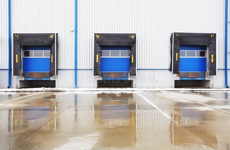 Empty Loading Dock stock image. Image of horizontal, industry - 14114867