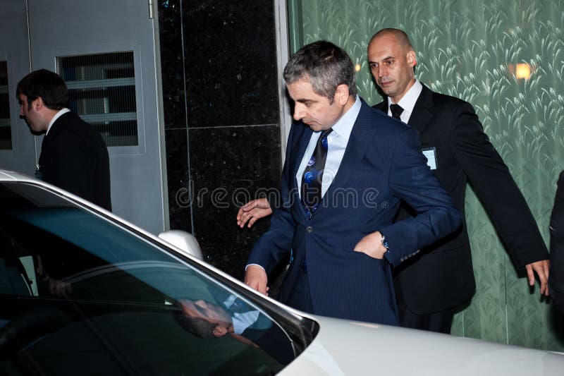 Rowan Atkinson editorial image. Image of popular, fans - 21401175