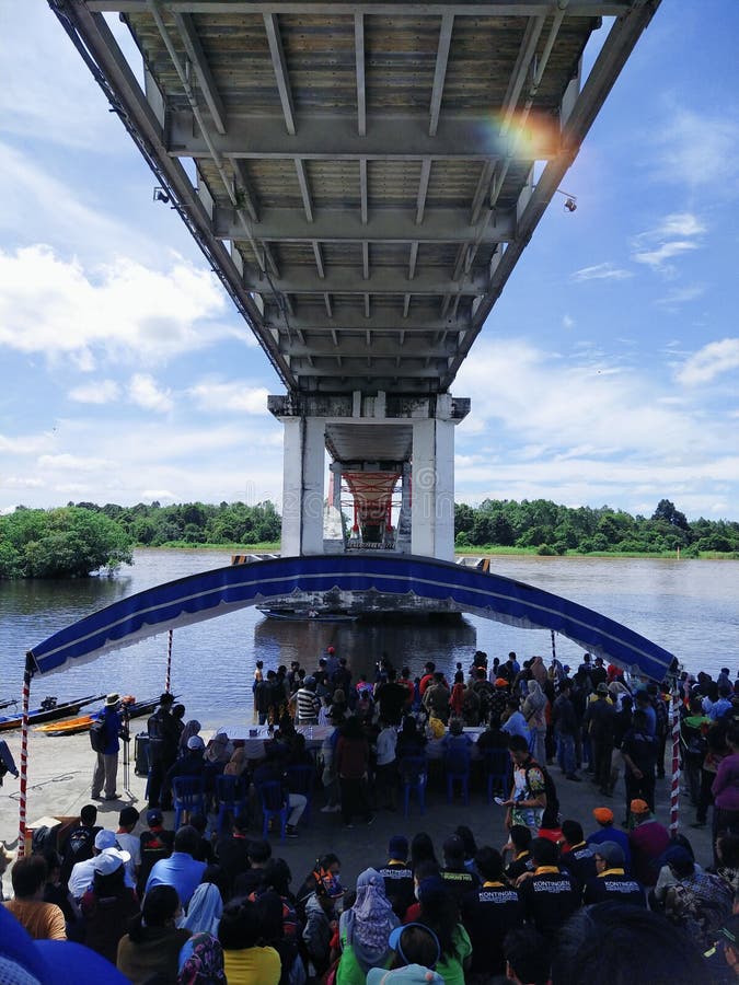 Rowing Competition Under the Bridge Editorial Image - Image of ...