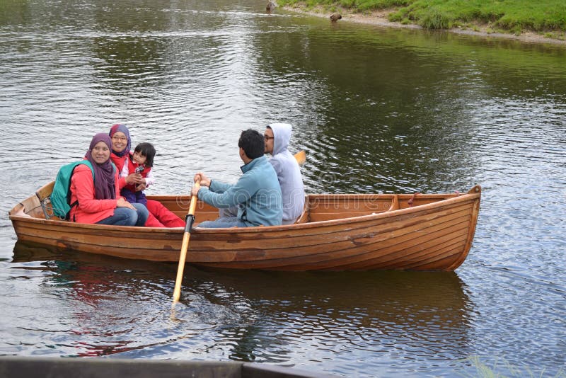 Rowing in Dedham Valey editorial image. Image of valey - 68302370