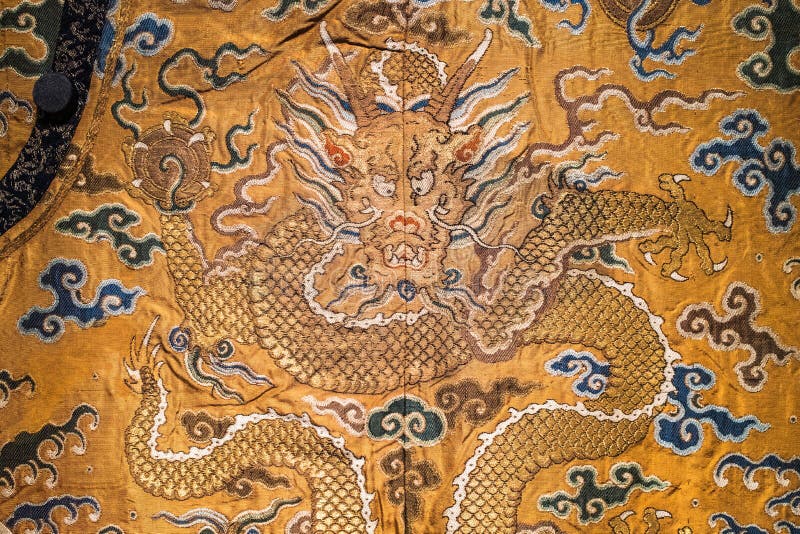 Royal Dragon Pattern of the Clothes of the Ancient Chinese Emperor ...