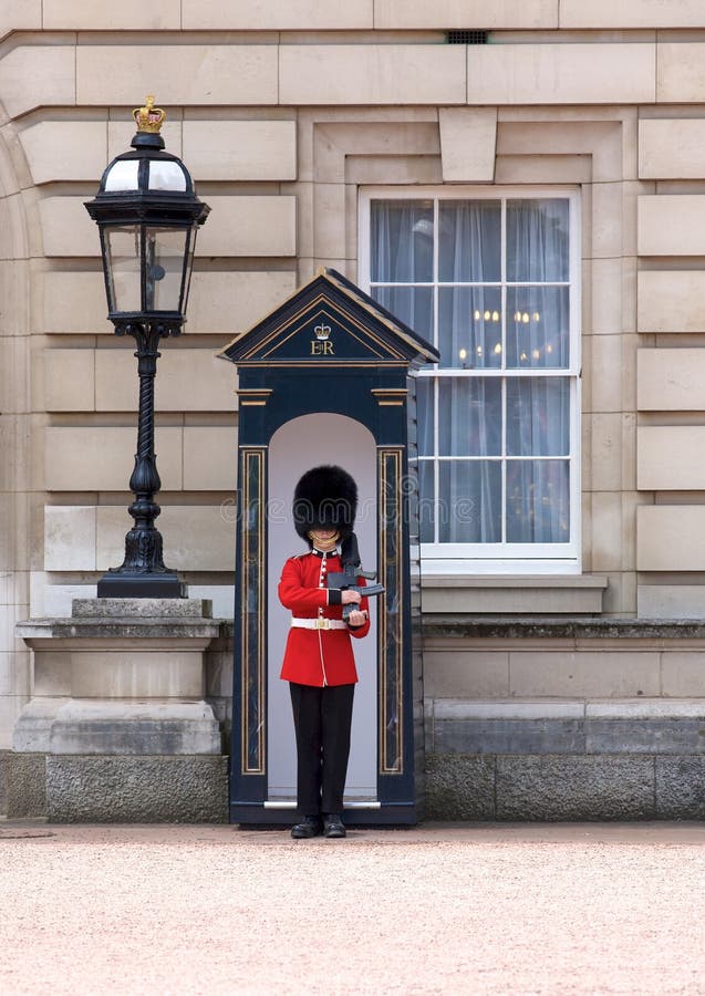 Royal Guard Buckingham Palace Editorial Stock Image - Image of changing ...