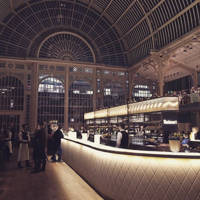 Royal Opera House editorial photography. Image of opera - 50963277