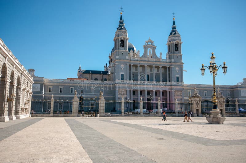 Royal Palace in Madrid, Spain Editorial Photo - Image of royal, city ...