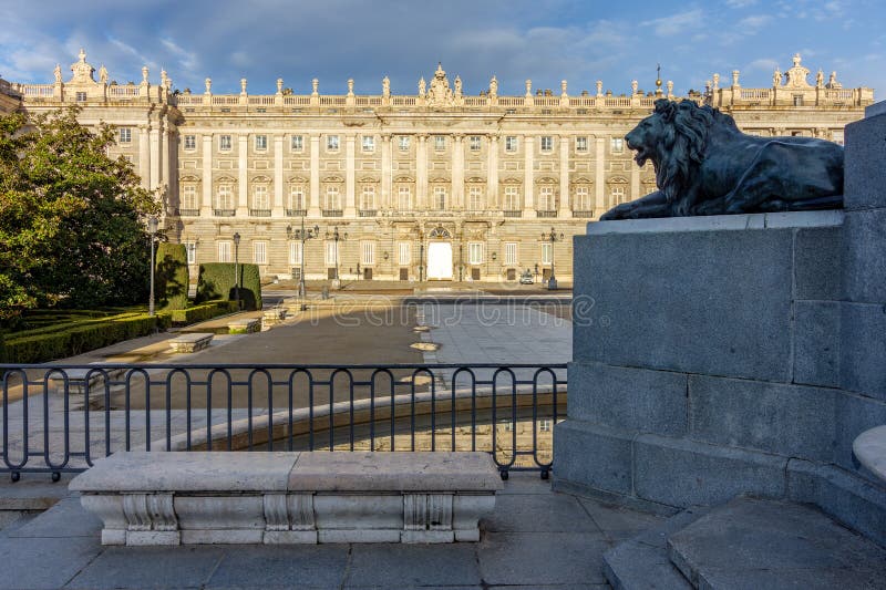 Royal Palace on Oriente Square in Madrid, Spain Editorial Stock Photo ...