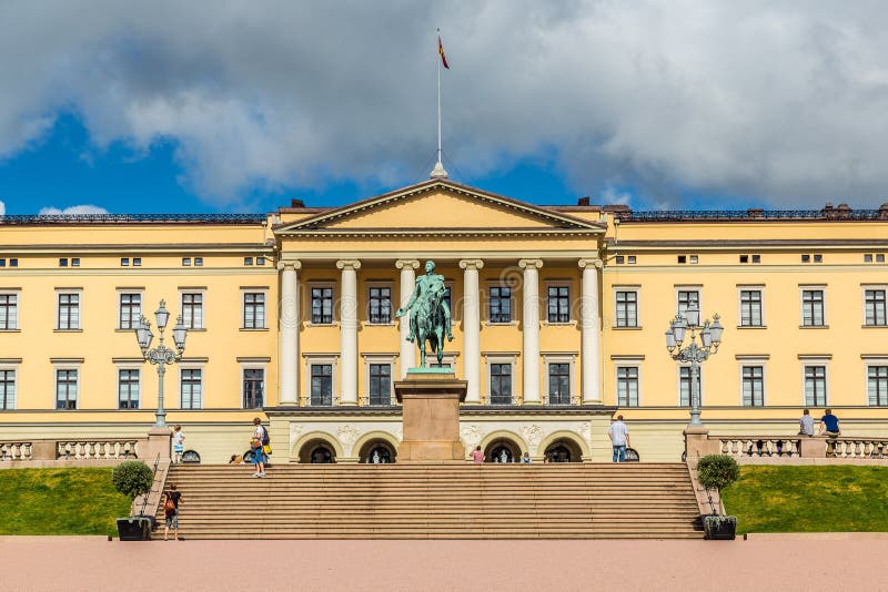 Royal Palace in Oslo, Norway Editorial Photo - Image of blue ...