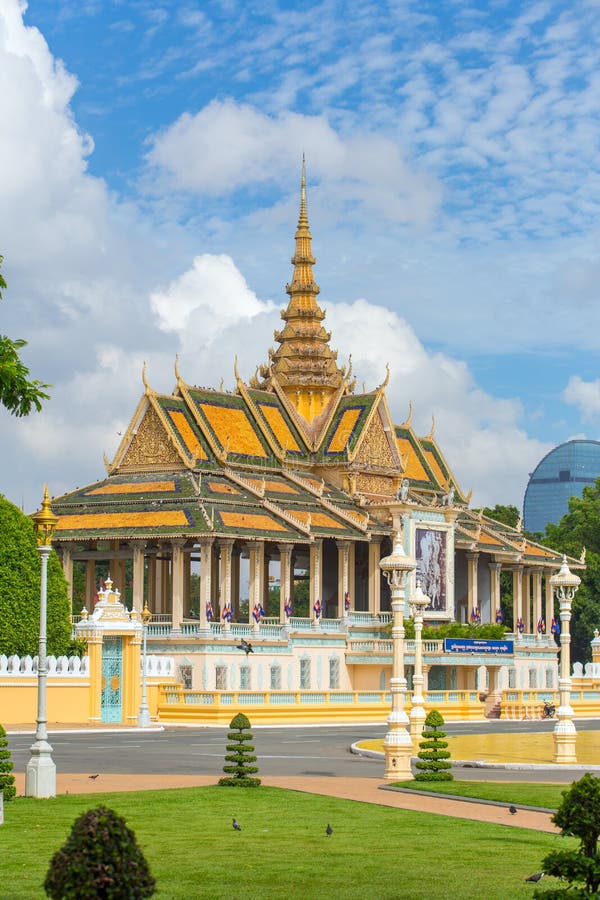 Royal Palace in Phnom Pehn stock image. Image of history - 97354327