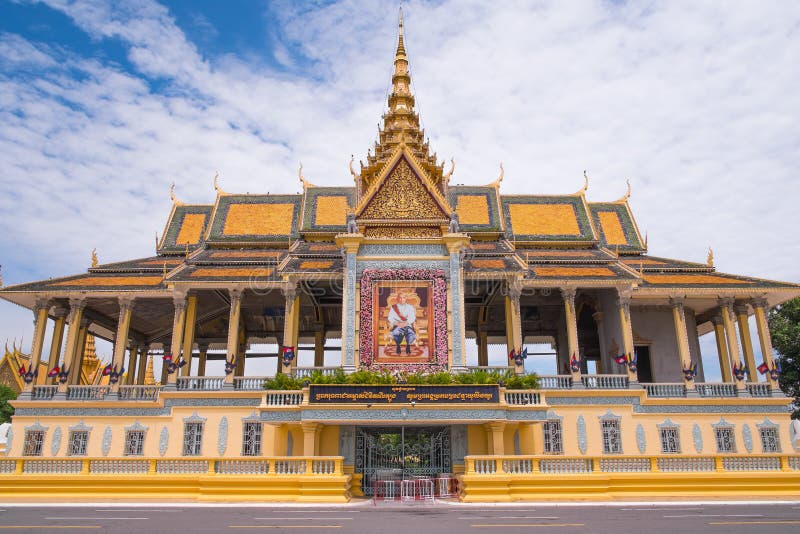 Royal Palace in Phnom Penh editorial photography. Image of city - 38438292