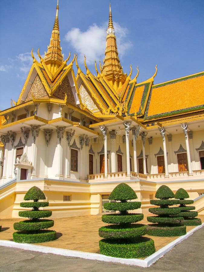 Royal Palace in Phnom Penh stock image. Image of column - 73489185