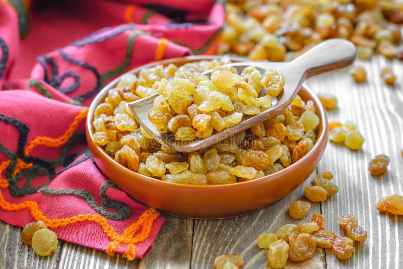 De Rozijn Van Sultanarozijn in Traditionele Centrale Aziatische Kom ...