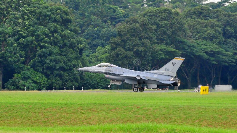 RSAF F-16C/D Fighting Falcon Scrambling Editorial Photography - Image ...