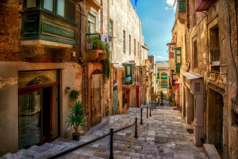 Rua em Valletta malta foto de stock. Imagem de paisagem - 81495410