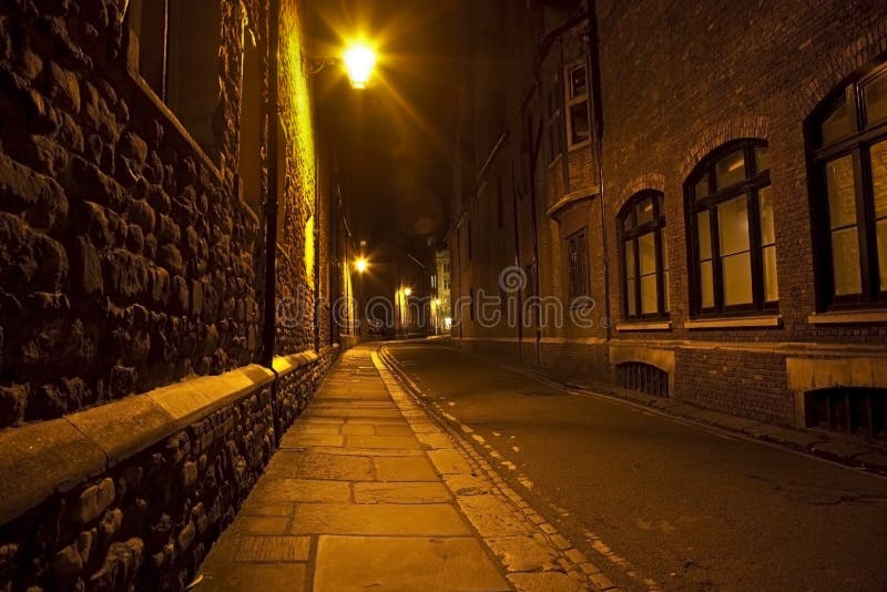 Rua escura foto de stock. Imagem de noite, velho, pedra - 47326302