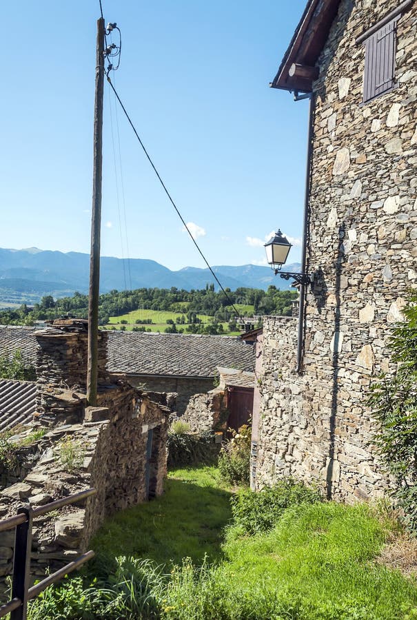 Rua rural imagem de stock. Imagem de parede, trajeto - 31535019